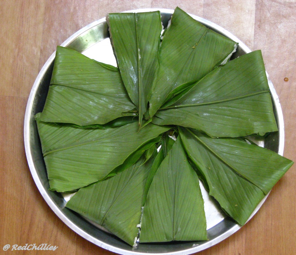 Konkani Patholi/ Arasina Yele Kadabu/ Sweet Dumpling Steamed in ...